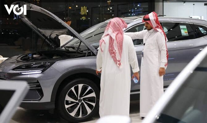 Arab Saudi Memimpin Lonjakan Mobil Listrik, Tesla Terdesak Saat BYD ...